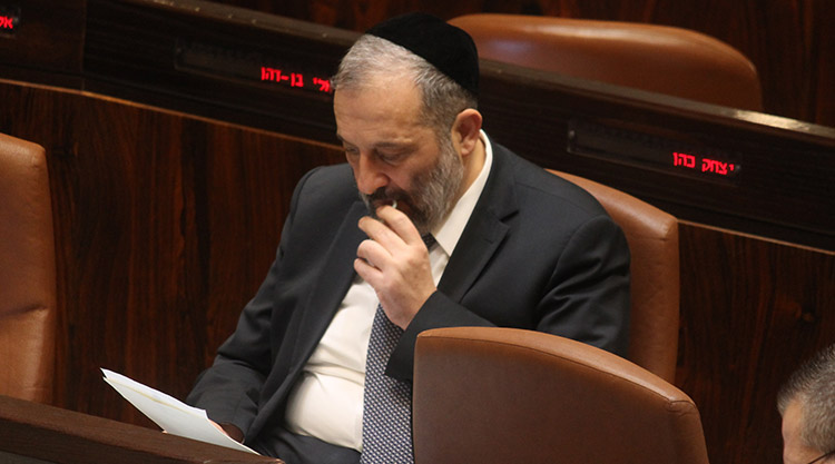 דרעי תובע במאות אלפים את העיתונאי בן כספית לדעת